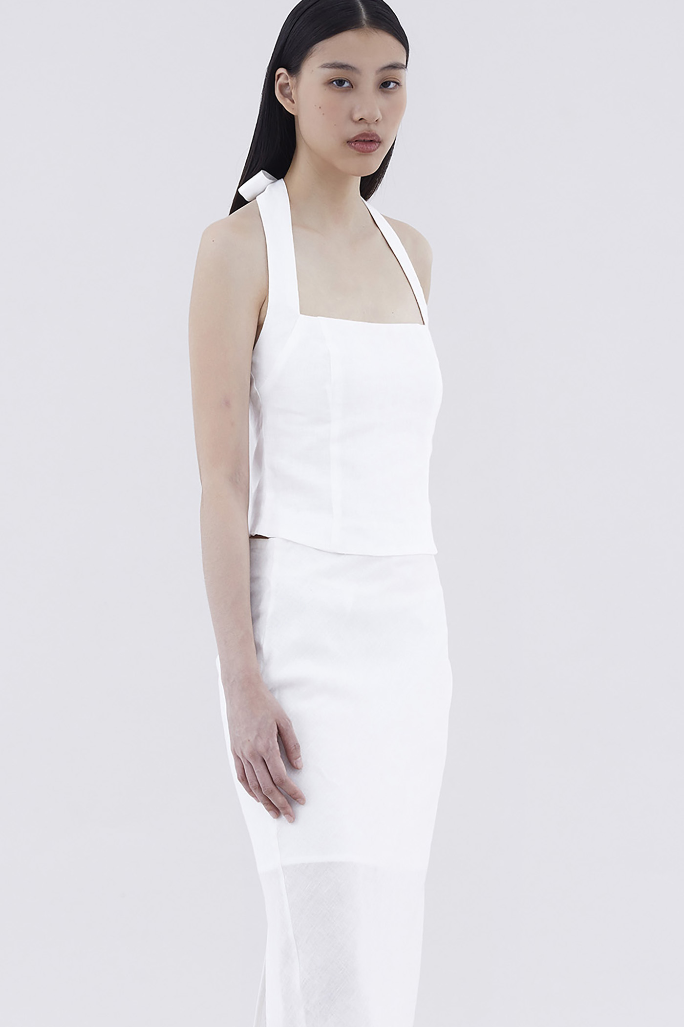 Akari Linen Halter Top | The Editor's Market