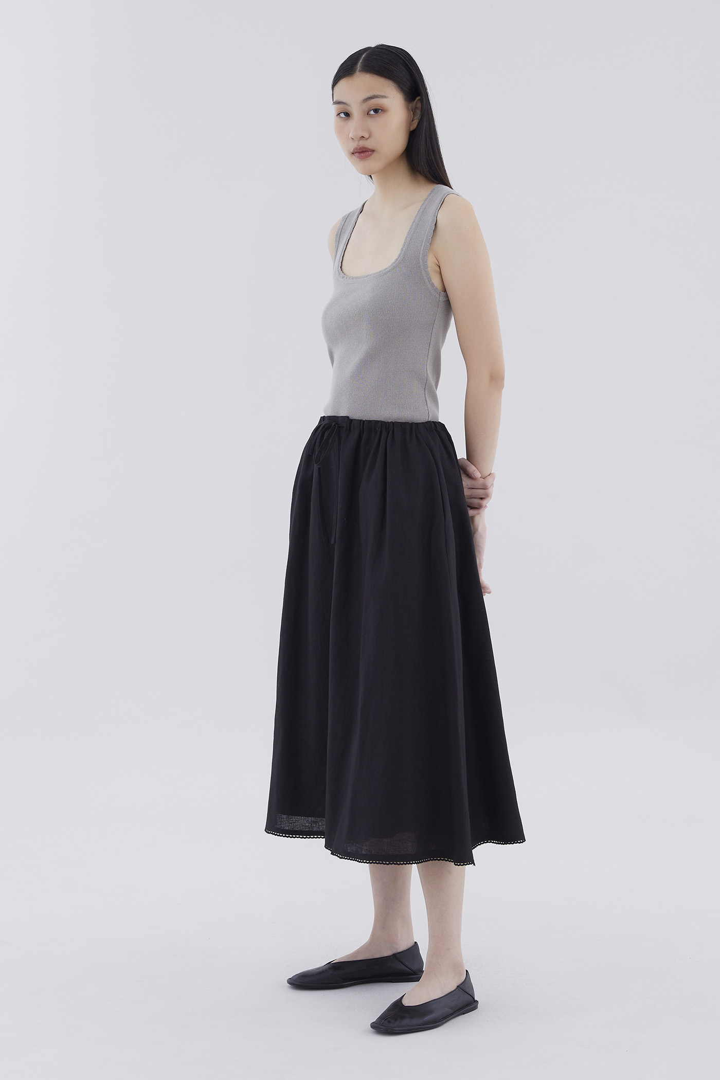 Macey Scallop-Neck Tank Top | The Editor's Market